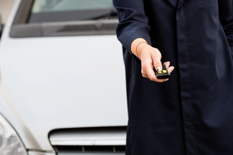 Descubre qué Mando de Garaje necesitas - Centro Puertas